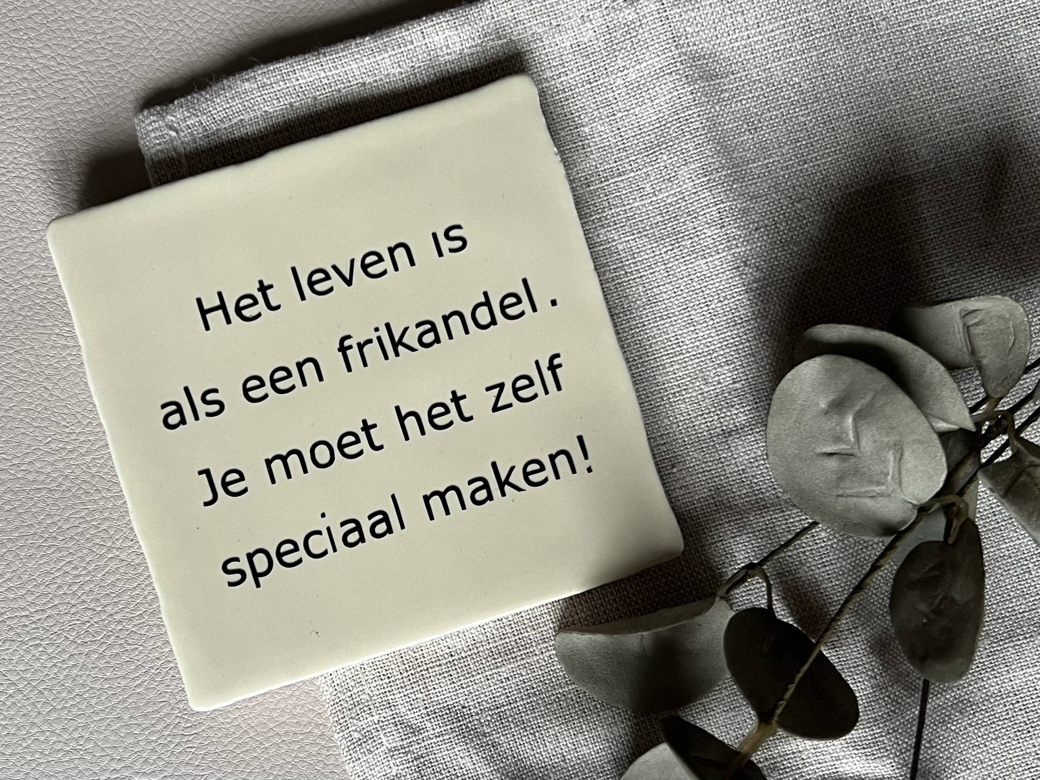 Tegeltje – het leven is als een frikandel - By Lu & Su